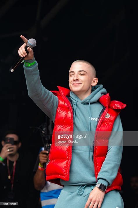 Arrdee Wallpapers In 2022 Cute Rappers British Rappers Wireless