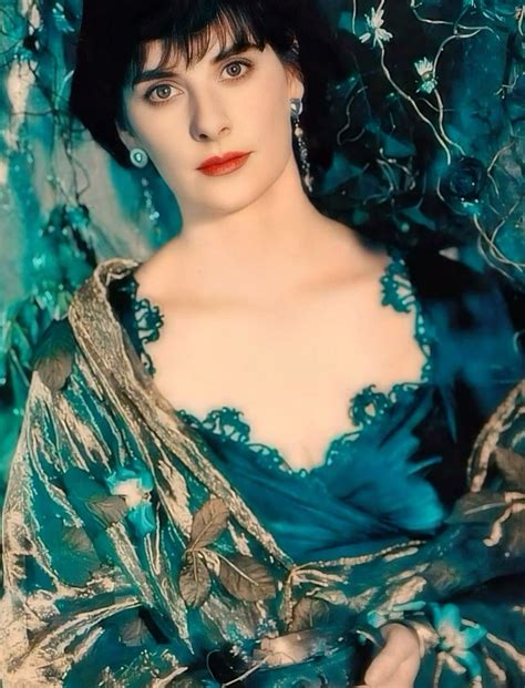 Enya 1991 Minion Celebrità Loreena Mckennitt
