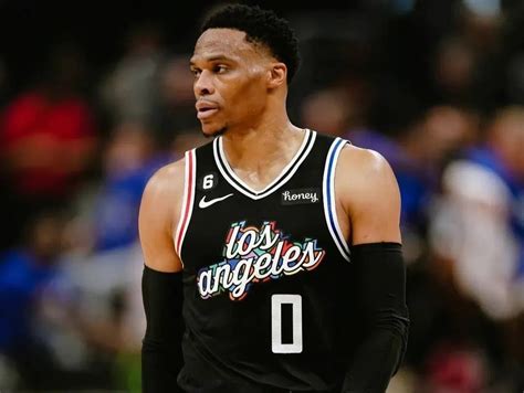 Nba ：卡椒缺阵，威少36分，莫兰特36分，快船终结灰熊7连胜，与球迷分享三点比赛莫里斯负值