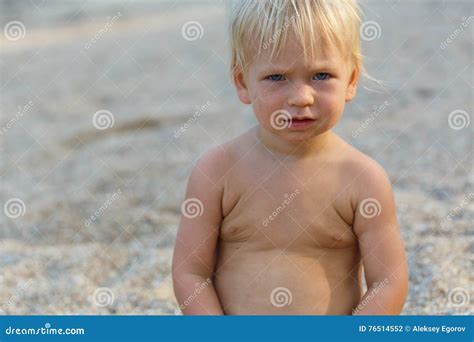 младенец красивейший немногая Стоковое Фото изображение насчитывающей здорово невиновность