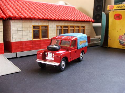 Land Rover 109 Wb Chipperfields Circus Model Trucks Hobbydb