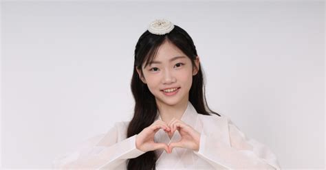 한복인터뷰 ‘폭싹 김태연 아이유 언니 같은 배우 될래요” Is한가위