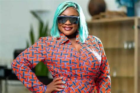 Je Rase Les Poils De Ta Maman Hamond Chic Humilie Une Tiktokeuse Vidéo Yop L Frii