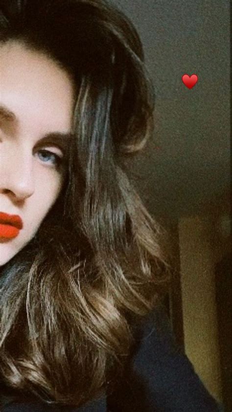 девушка с красной помадой Girl Poses Insta Story Postcard Selfie Picasso Scorpio Aesthetic