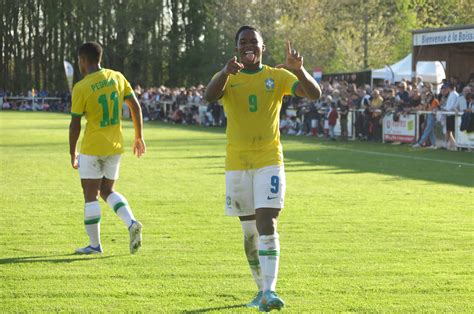 15歳にして国際大会で大活躍。ブラジルの新たな至宝エンドリッキ Footballista フットボリスタ