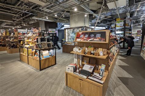 新宿西口の大型書店ならブックファースト新宿店へ【駅直結】 Booklifeブックライフ