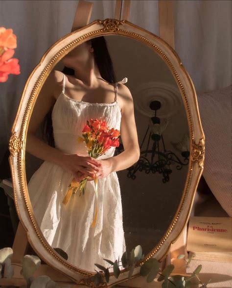 صور بنات ماسكين ورد خلفيات بنات حاملين ورد نجوم سورية