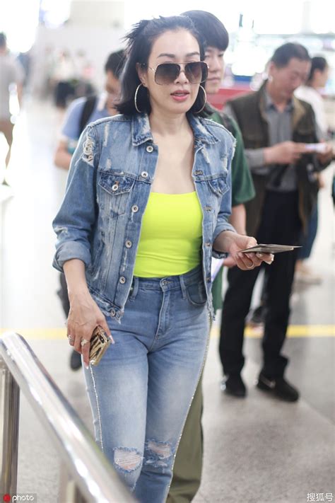 钟丽缇520独自现身老公不在身材不扁平超有味道 搜狐大视野 搜狐新闻