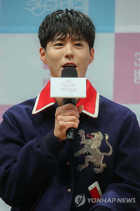 인사말 하는 박보검 연합뉴스