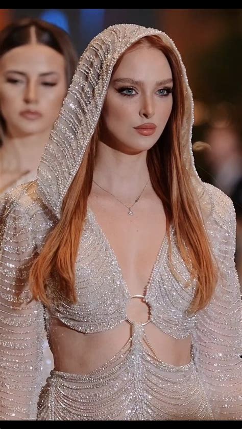 Angelina Kitanovska Оваа празнична сезона наздравуваме со Schweppes Ноќ полна со одлична