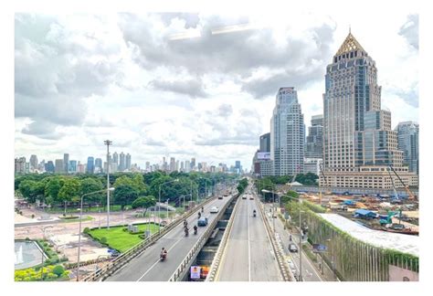 [bigmama ชวนอ่าน] หมดยุคตึกแถว ตำนานใหม่เจ้าสัว วันก่อนนั่งรถเมล์ไฟฟ้าเลียบเลาะใจกลางเมือง ดู