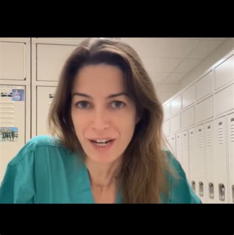 „Усетих само 2 симптома и открих че имам рак на дебелото черво“ Ето как лекар гинеколог разбра