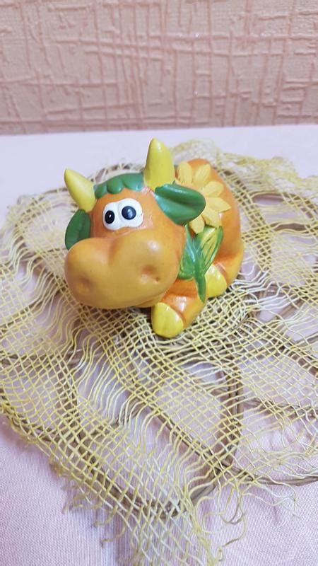 Керамічна статуетка корова на лузі — ціна 81 грн у каталозі Статуетки Купити товари для дому та