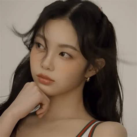 Hearts2hearts Ian 정이안 More Of Ian Pictures Cuz She Looks So Good With Red 😚 ️ Ian 이안