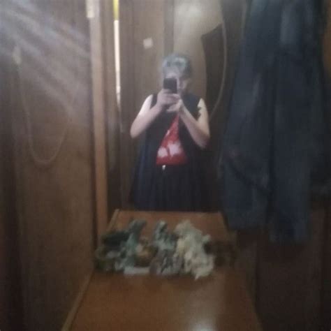 Создать мем девушка из соцсети женщина фото в квартире Картинки Meme