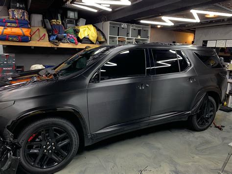 조이팩토리 Joyfactory 트래버스레드라인 쉐보레 트레버스 블랙브러쉬 전체랩핑 시공중