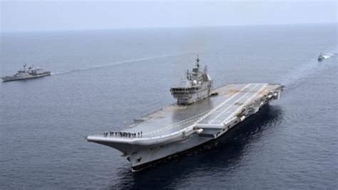 विक्रांत भारतीय नौसेना में शामिल होने जा रहा जंगी जहाज़ कैसा है Bbc News हिंदी