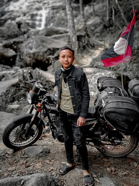 ບ່າວ ສາວ ຫົວພັນ