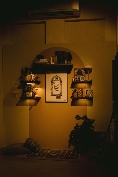 Uae 거실 검은 색 나무 구슬 기하학적 모양 깨끗한 라인 꽃병 도기 두바이 디자인 아이디어 디퓨저 매우 복잡한 모던한 집 미니멀리스트 배열 병