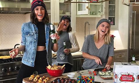 Olivia Culpo Is Super Bowl Snack Ready Daily Mail Online
