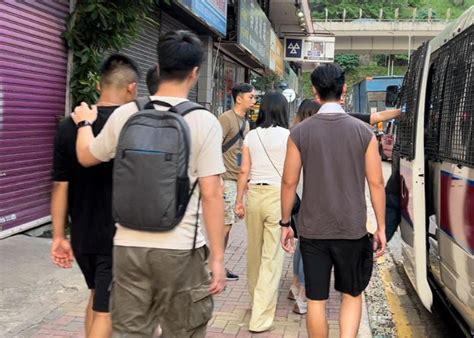 荃灣搗非法釣魚機賭場 9人被捕檢利刀｜即時新聞｜港澳｜oncc東網