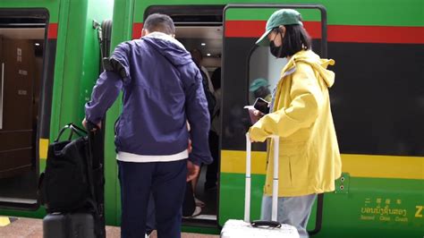 中老铁路国际旅客列车开行满月大受欢迎 凤凰网视频 凤凰网