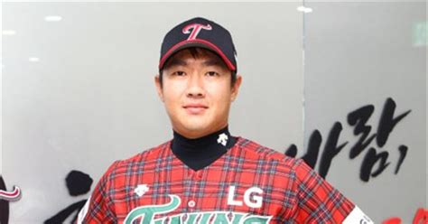 Lg 썸머크리스마스 이벤트선수단 특별 유니폼 착용