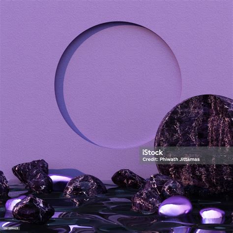 제품 프레젠테이션을 위한 최소한의 화장품 배경 보라색 금속 기하학적 형태와 검은 색 수색 콘크리트 벽 배경에 연단돌과 검은