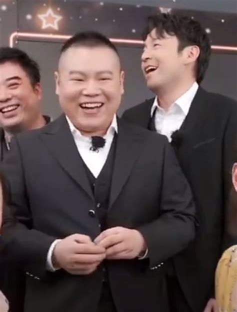 極限挑戰合體現身薇婭直播間，鄧倫唱歌翻車忘詞，氣氛十分歡樂 每日頭條