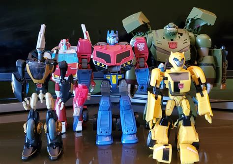 Transformers Legacy United Animated Universe Optimus Prime In Hand