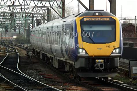 Class 195 195115 2 Car Dmu In New Northern At Manchester Piccadilly £