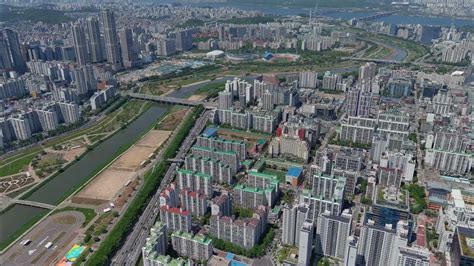 8k 초고화질 슬로우 신도림역과 안양천 공원 주변 풍경을 담다 서울 구로구 신도림동 드론영상소스 Max 0013 2 Youtube
