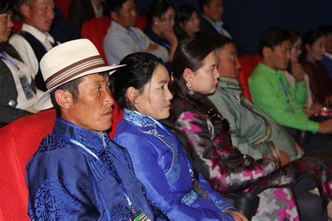 “ЗАЛУУ ГЭР БҮЛИЙН АНХДУГААР ЗӨВЛӨГӨӨН” ЗОХИОН БАЙГУУЛАГДАЖ БАЙНА