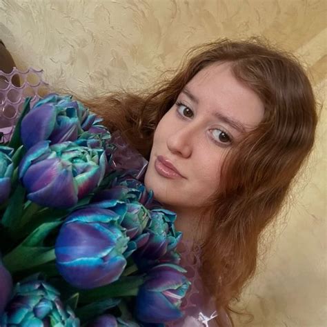 𝔽𝕝𝕠𝕣𝕒 fllorrrra Threads Say more