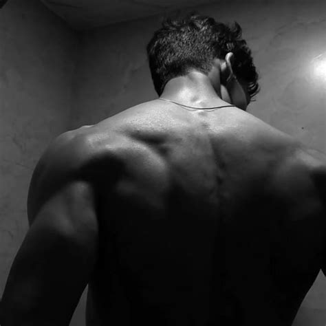 ღ Amo Vitiello ღ Photography Poses For Men Aesthetic Guys Poses For Men