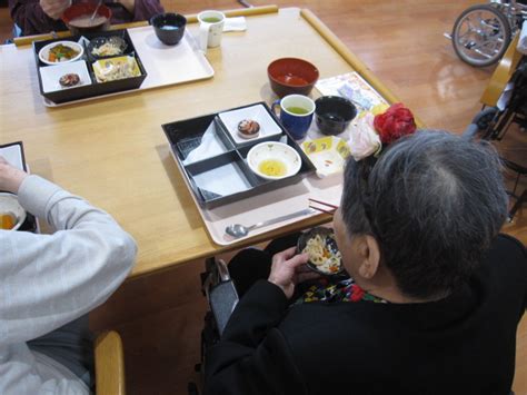 特別養護老人ホーム 鍵山苑 Blog Archive 敬老会のお祝い御膳