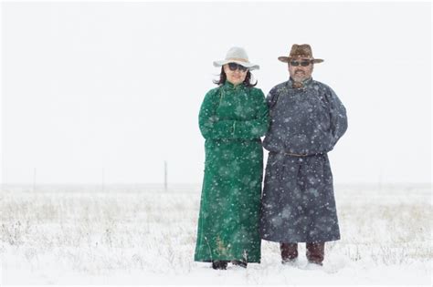 Л Лхагвасүрэн Малын захад өссөн бие чийрэг тархи сийрэг хүүхдэд ном заахад уудаг цаас шиг