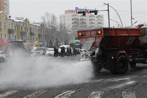 Зам талбайн цас цэвэрлэгээнд 671 албан хаагч ажиллаж байна