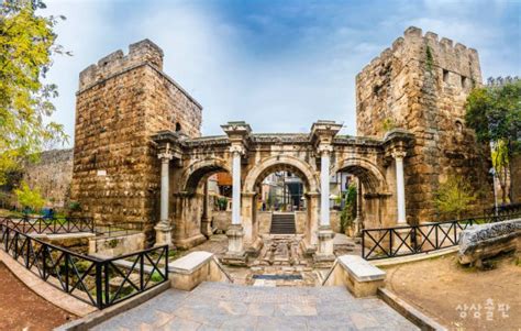 하드리아누스의 문 여행콘텐츠