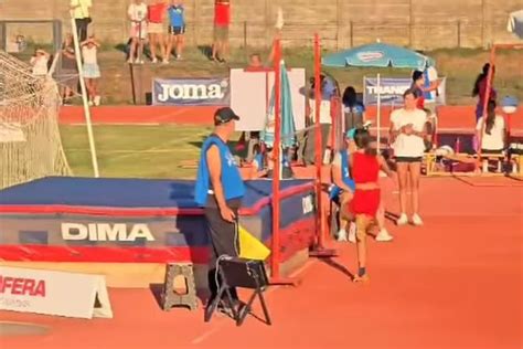 Dok Je Angelina Osvajala Bronzu Na Sp Njena Sestra Sofija Je Oborila