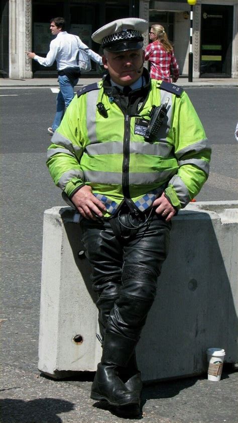「lederuniform」おしゃれまとめの人気アイデア｜pinterest｜raimund Stiefel ファッションスタイル 男性警察官 警察官