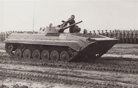 Оръжието Поглед към армията на Народна република България Щит 82 Тук има ли бивши