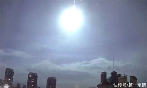 “美国卫星坠落”，基辅防空警报大作，强烈闪光刺破夜空