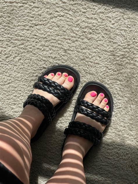 Goddess Gabrielle Foot Adoration Foot Fetish Directory And Foot