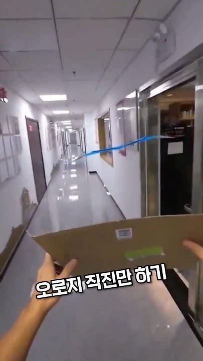 손으로 받쳐주면 절대로 떨어지지않는 종이비행기 Youtube