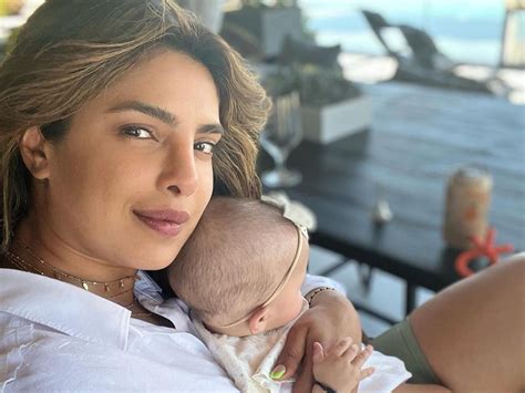 Video गेंदा फूल सॉन्ग पर थिरकते नजर आईं मालती मैरी बेटी का डांस देख निकली प्रियंका चोपड़ा की