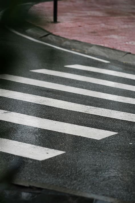 Безкоштовне стокове фото автомобіль асфальт асфальтована дорога безпека пішоходів безпека