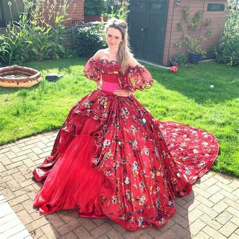 عالم أميرات ديزنى تصميم فساتين قصص وروايات السندريلا فى شكل جديد