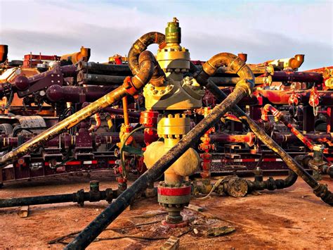 Using 3d Visualization Of Hydraulic Fracturing In Unconventional Reservoirs To Maximize Recovery