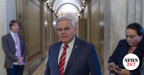 Μπομπ Μενέντεζ Κατηγορείται ότι δρούσε ως ξένος πράκτορας